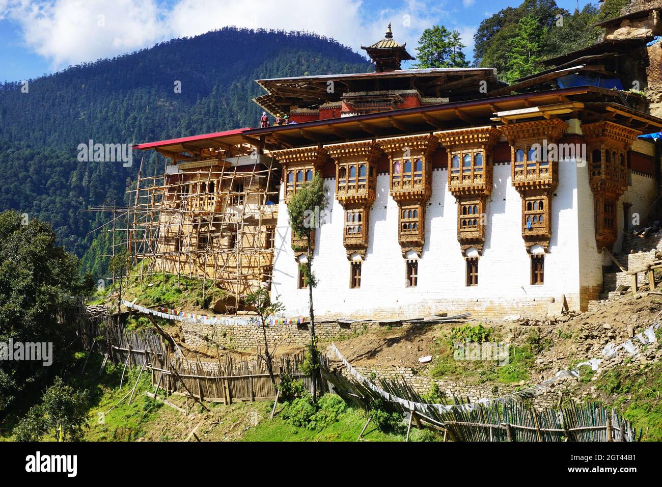 Le monastère bhoutanais Chagri Dorjeden, également appelé Cheri Dorji ...