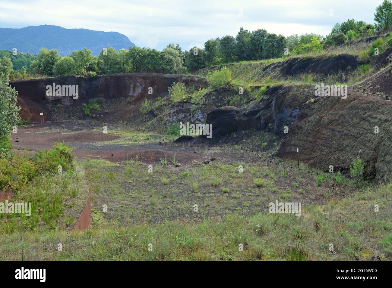 Le croscat est un volcan Banque de photographies et d’images à haute ...