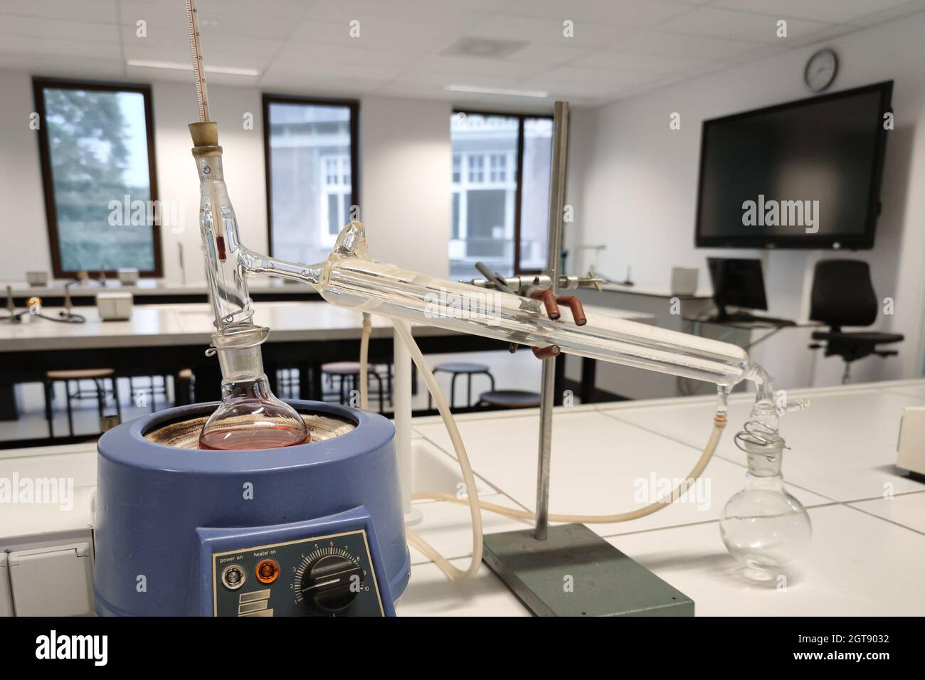 Appareil de distillation pour la distillation du vin rouge, utilisé en ...