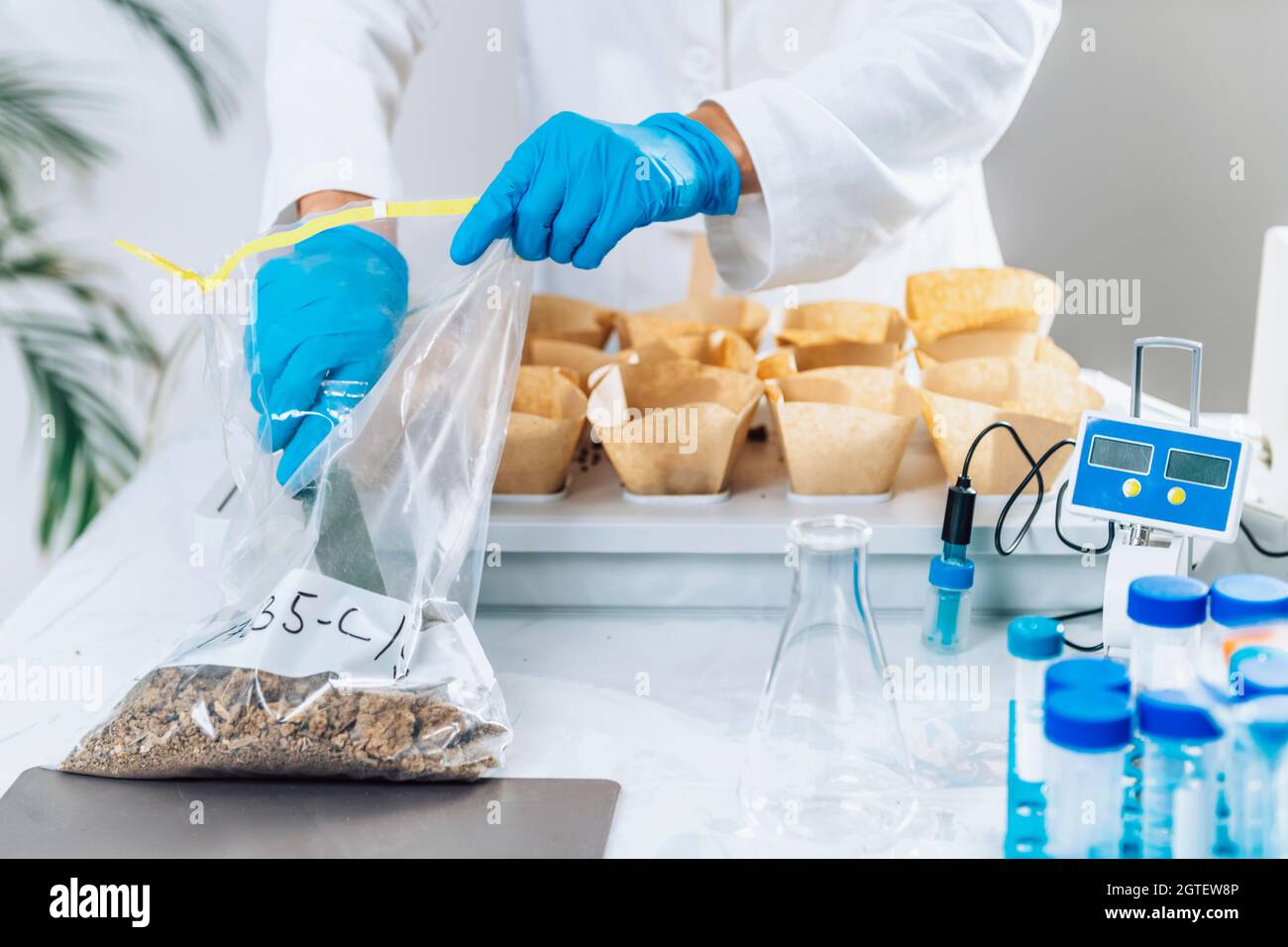 Soil testing Banque de photographies et d’images à haute résolution - Alamy