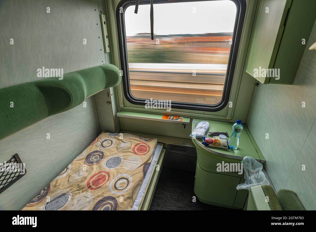 Train sleeping car compartment Banque de photographies et d’images à haute résolution - Alamy