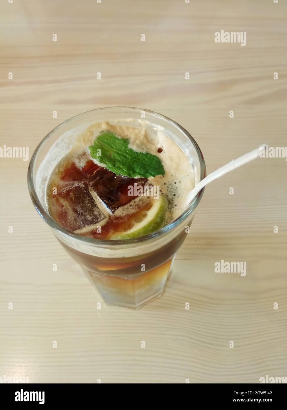 Drinking sprite Banque de photographies et d’images à haute résolution ...