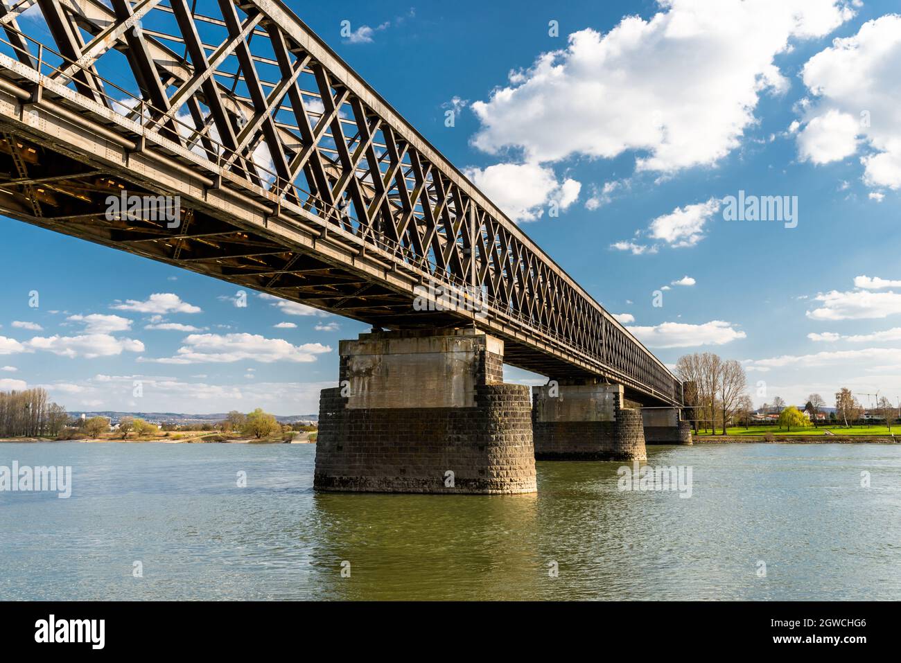 Vue sur treillis en acier bleu Banque de photographies et d’images à ...