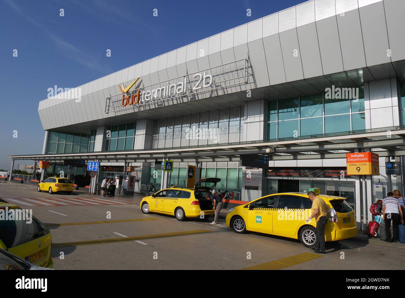 Terminal 2b Banque de photographies et d’images à haute résolution - Alamy
