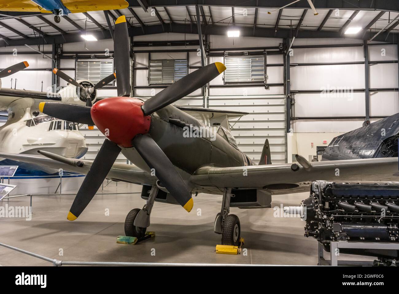 Un Spitfire FR XIVe Supermarine avec son hélice à 5 pales au musée Pima ...