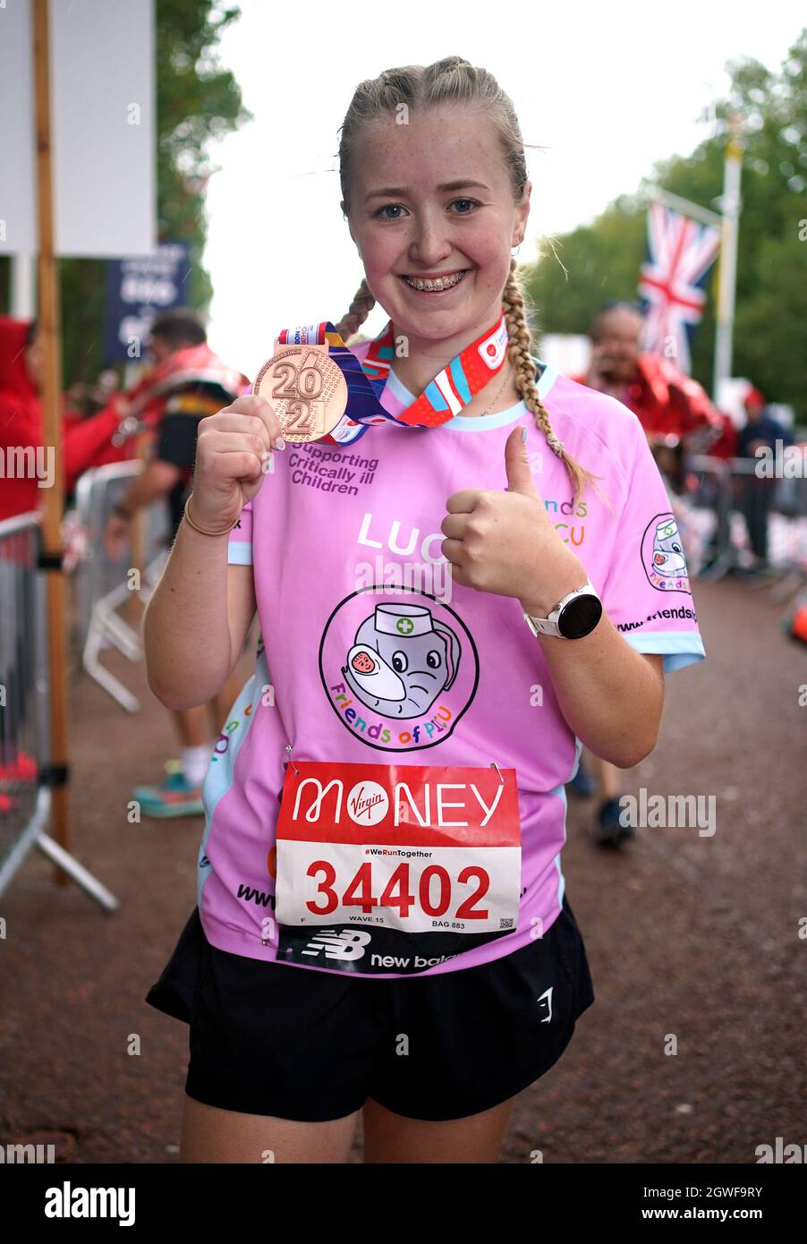 La plus jeune participante de cette année, Lucy Harvey, âgée de 18 ans ...