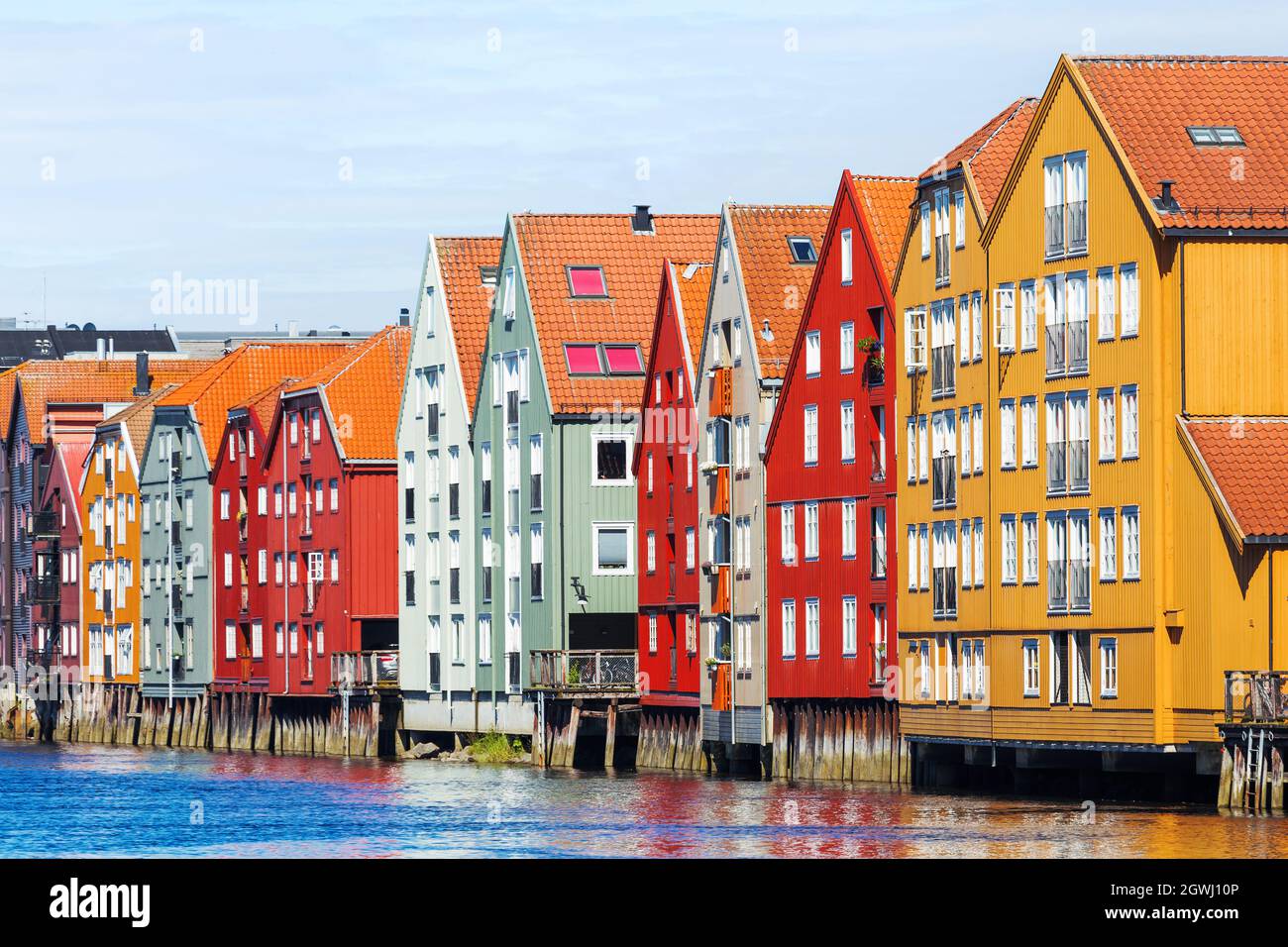 Maison Rouge Sur Pilotis En Norvege Banque d'image et photos - Alamy