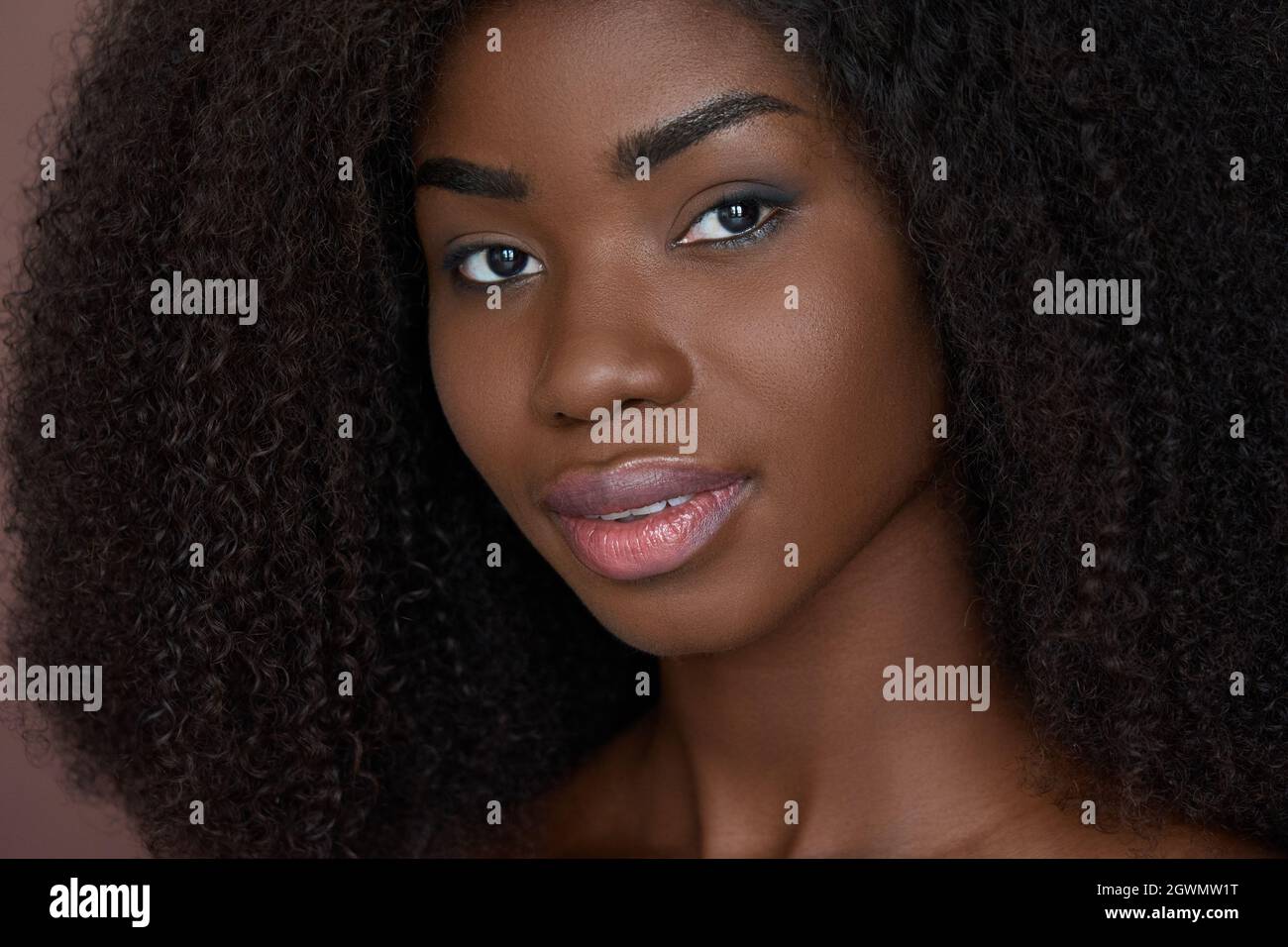 Gros Plan De Jeune Femme Noire Banque De Photographies Et Dimages à