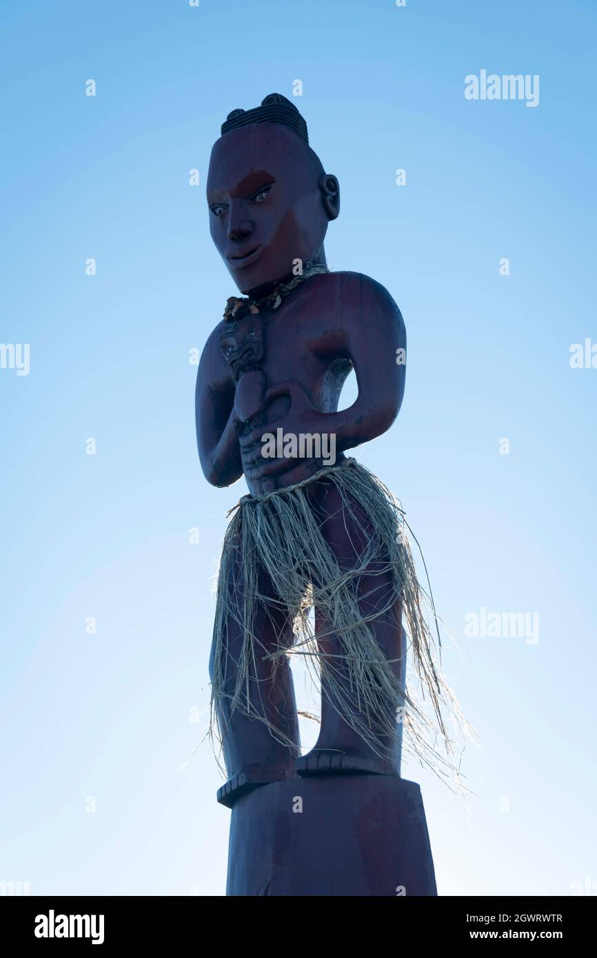 Sculptés, des personnages maoris au compas vedette « Atea a Rangi », au ...