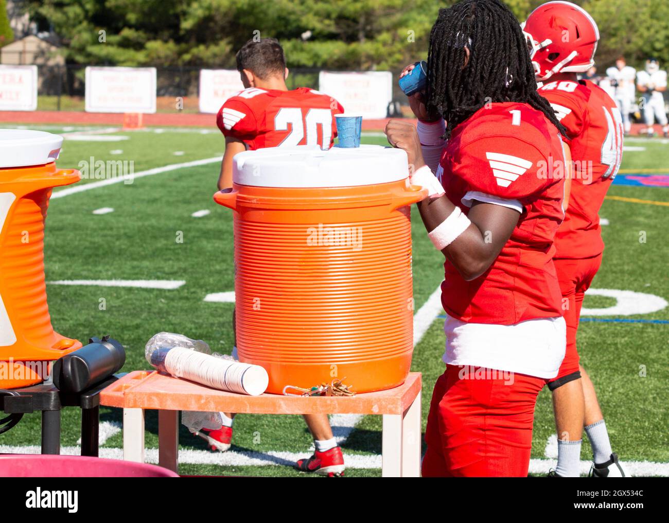 Football player drinking water Banque de photographies et d’images à ...