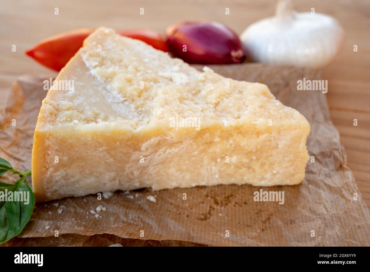 Collection de fromages, morceau de fromage mûr, parmesan, parmesan ...