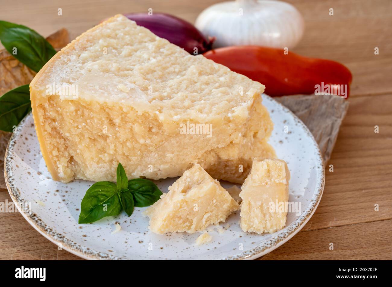 Collection de fromages, morceau de fromage mûr, parmesan, parmesan ...