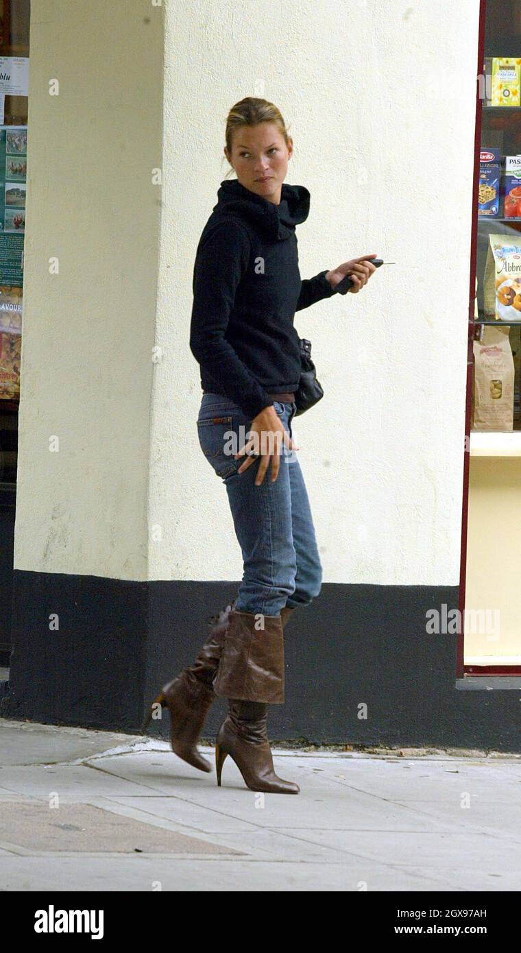 Kate Moss rend visite à son amie Sadie Frost dans sa maison du nord de ...