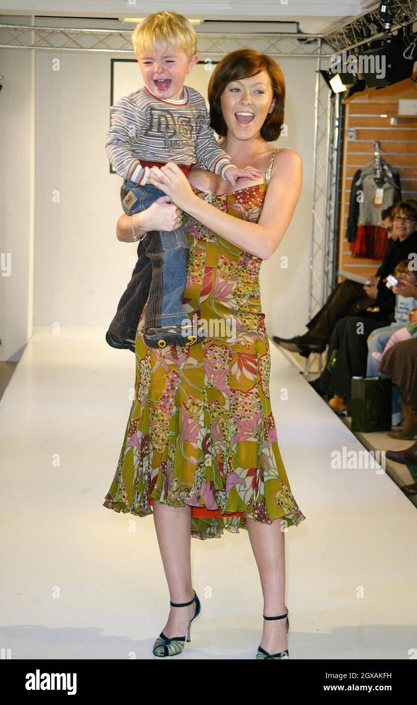 Natasha Hamilton avec son fils Josh au salon de mode pour enfants D & G ...