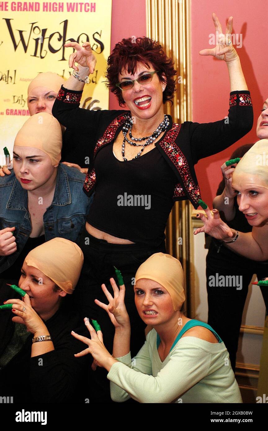 Ruby Wax est l'une des stars de la Grande Sorcière dans l'adaptation en ...