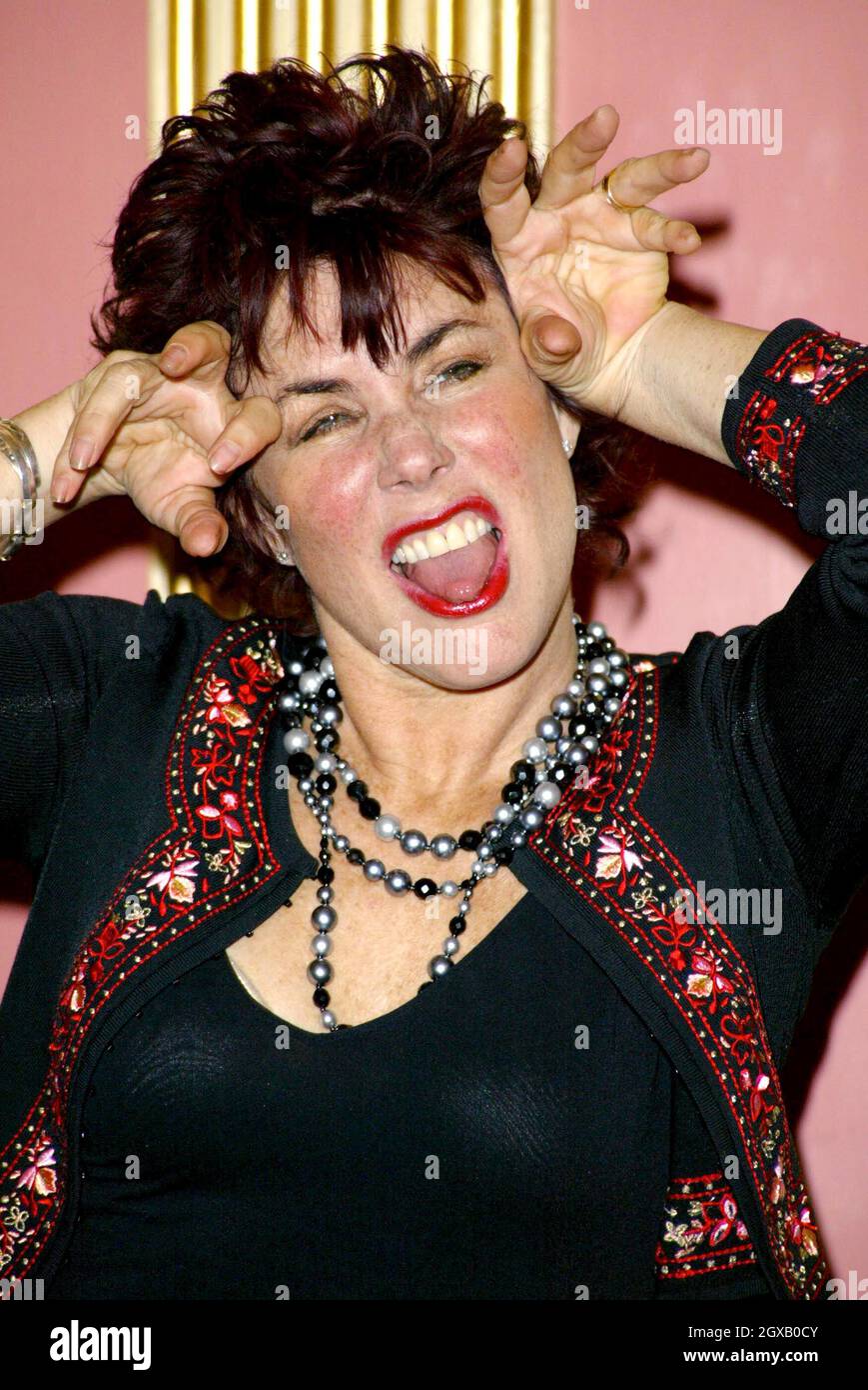 Ruby Wax est l'une des stars de la Grande Sorcière dans l'adaptation en ...