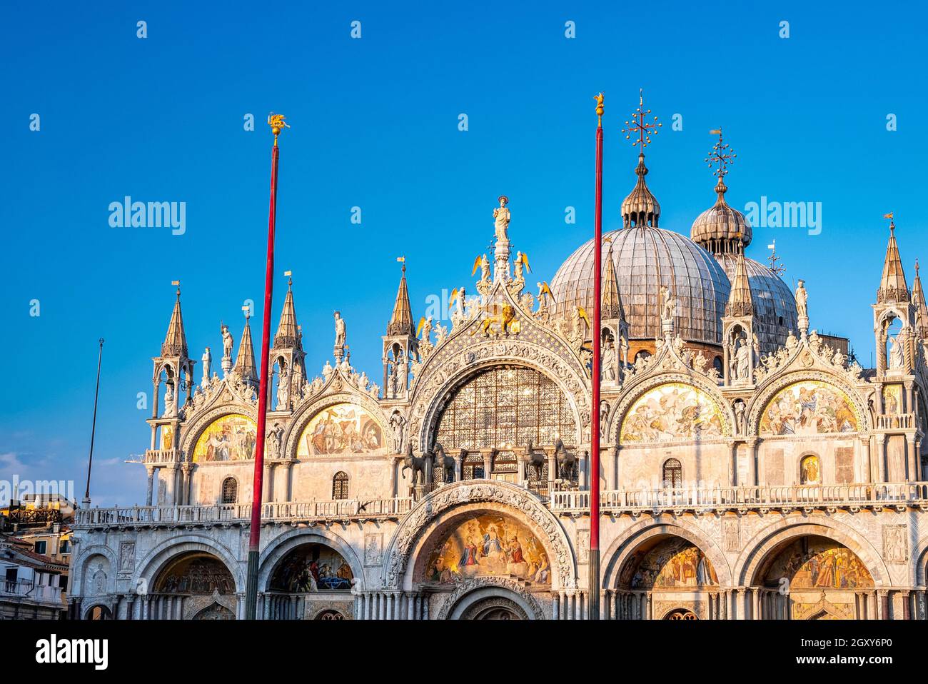 Détails magnifiques de la basilique Saint-Marc à Venise Photo Stock - Alamy