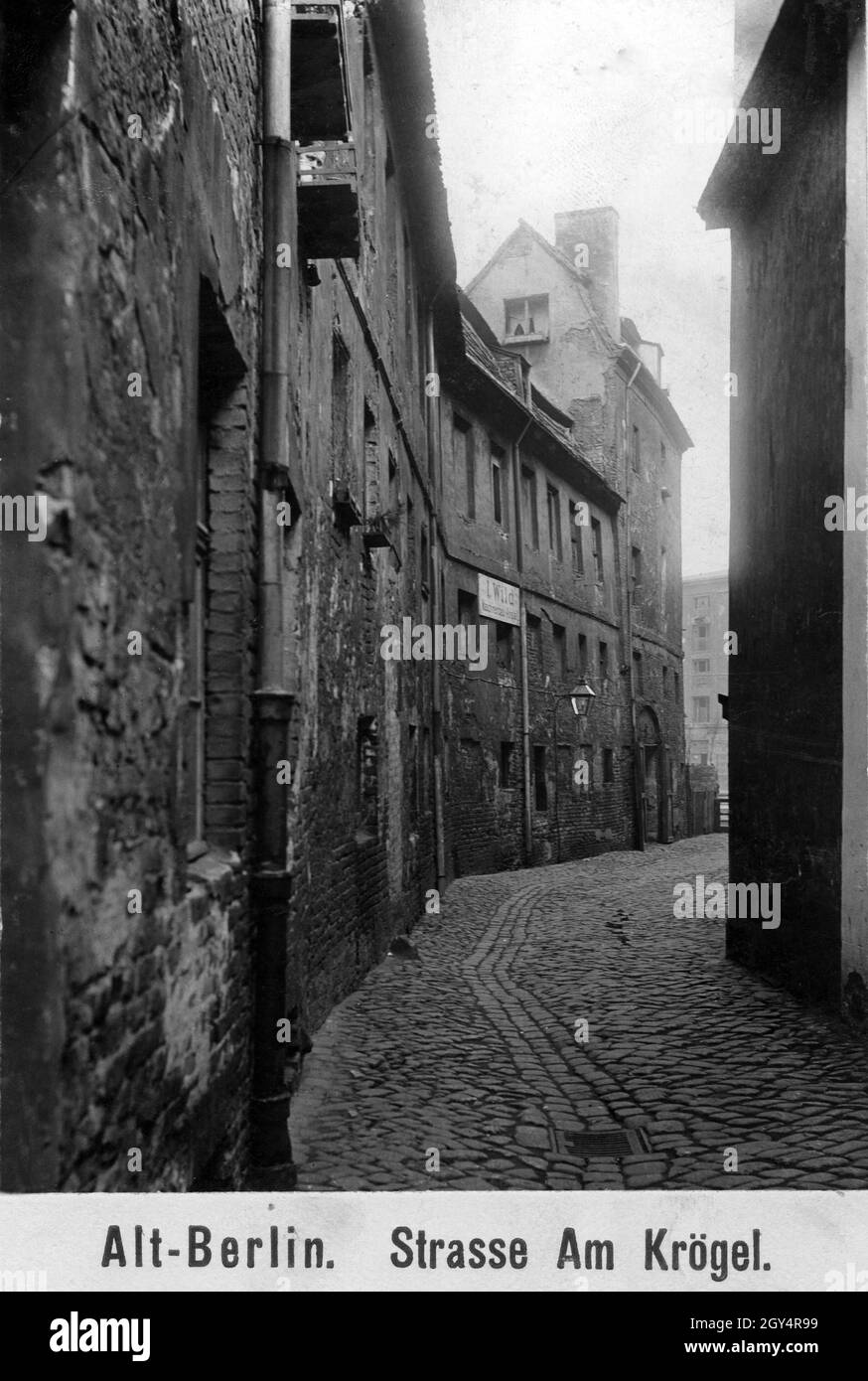 Old streets in berlin Banque d'images noir et blanc - Alamy