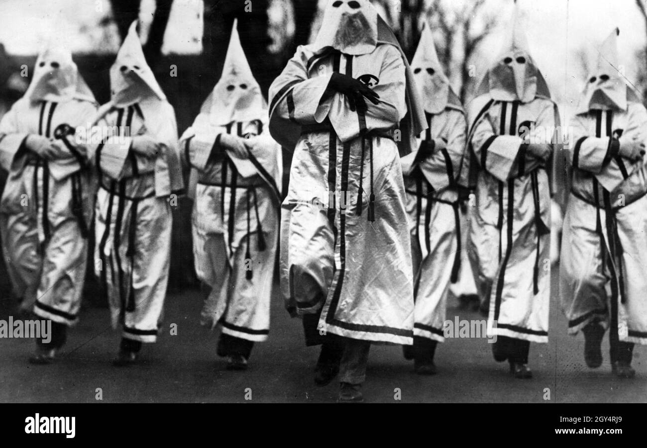 Costume de ku klux klan Banque de photographies et d’images à haute résolution - Alamy