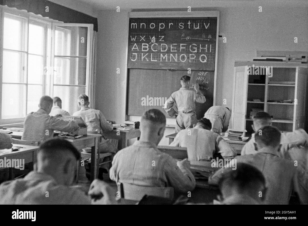 Salle De Classe Des Années 1930 Banque d'image et photos - Alamy
