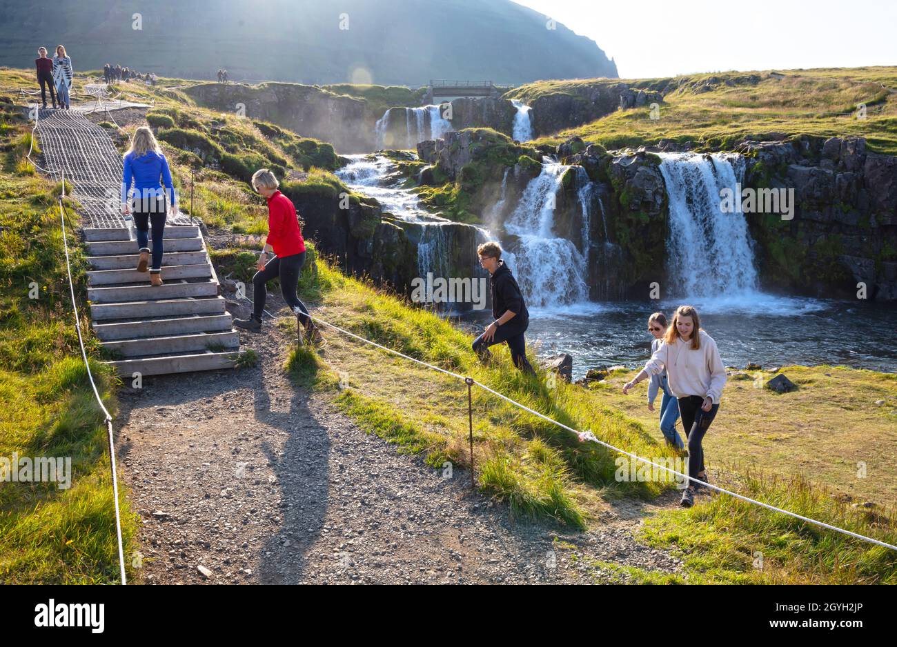Kirkjufell, Islande le 7 août 2021 - touristes étrangers ignorant les ...