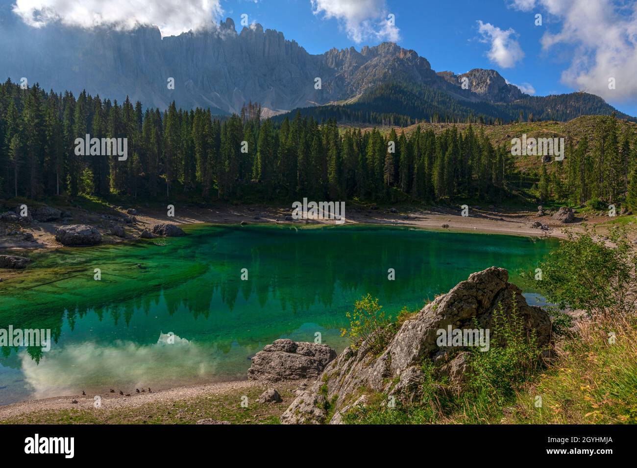 Lac de carezza lac de carezza Banque de photographies et d’images à ...
