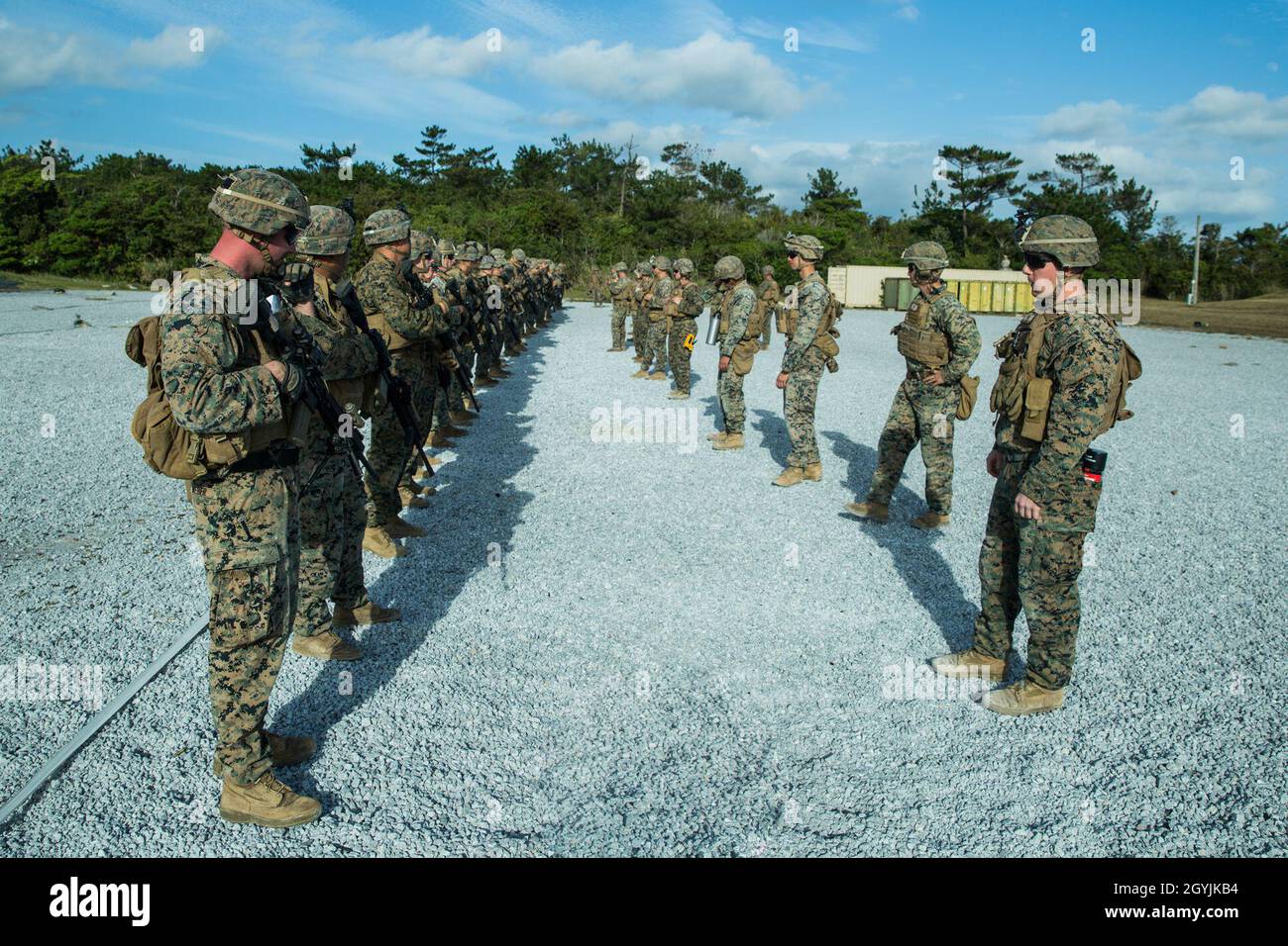 Les Marines avec Bravo Company, Bataillon Landing Team, 1er Bataillon ...