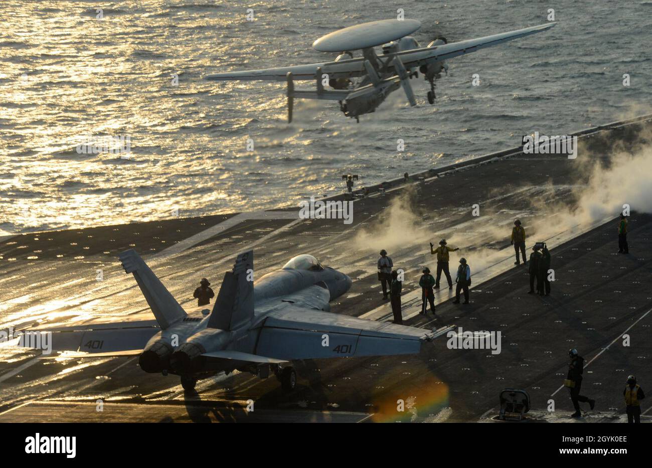 200111-N-BD352-0129 MER D'ARABIE (JANV 11, 2020) Une F/A-18 E Super ...