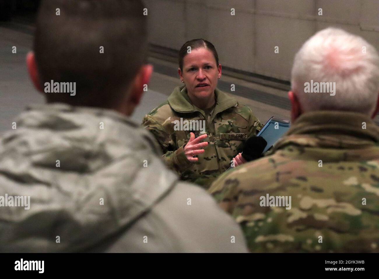 Le lieutenant-colonel Michelle Sterling, commandant du 341e Escadron de ...