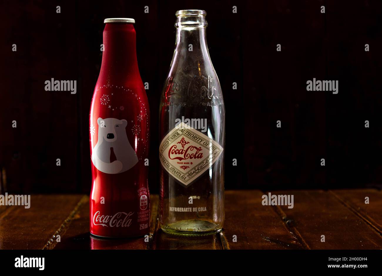 Bouteilles de coca cola antiques Banque de photographies et d’images à ...