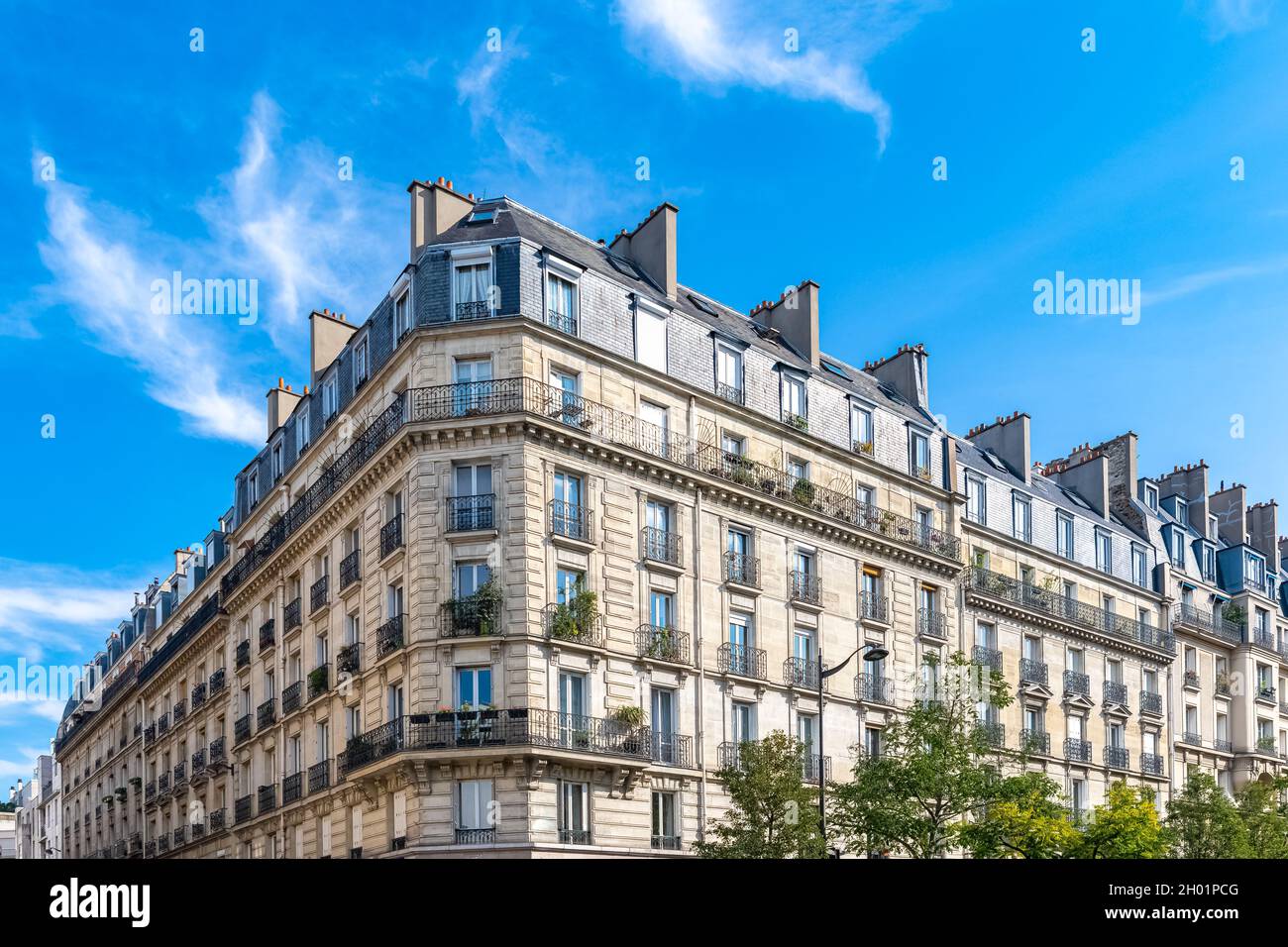 Paris, bâtiment typique boulevard Parmentier, dans le 11ème ...