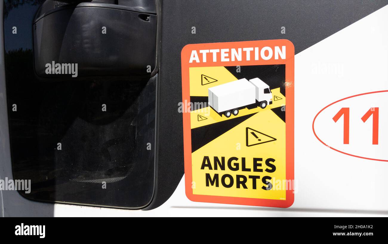 Attention angles morts Banque de photographies et d’images à haute résolution - Alamy