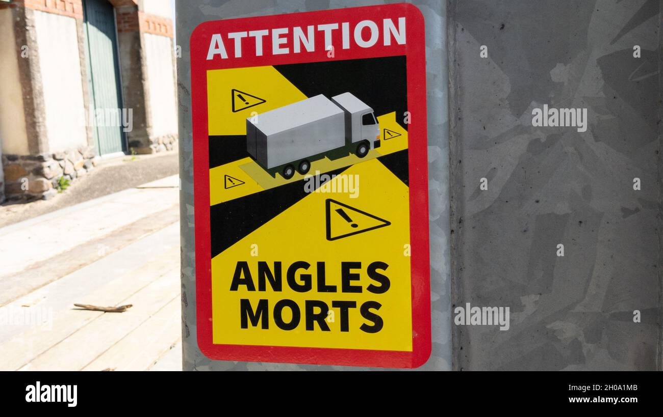 Attention angles morts Banque de photographies et d’images à haute résolution - Alamy