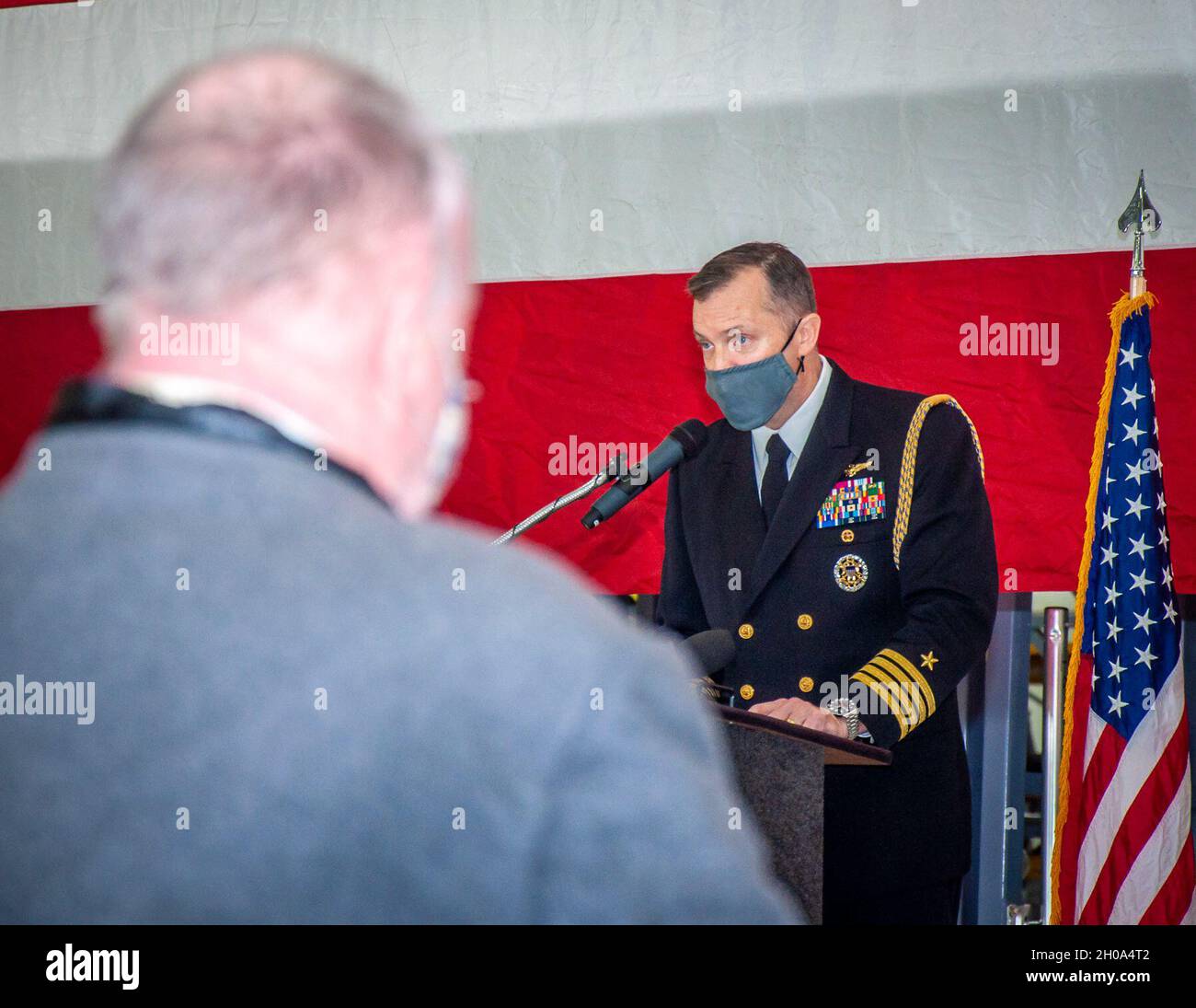 Le capitaine de la Marine américaine Gregory Leland, adjoint exécutif ...