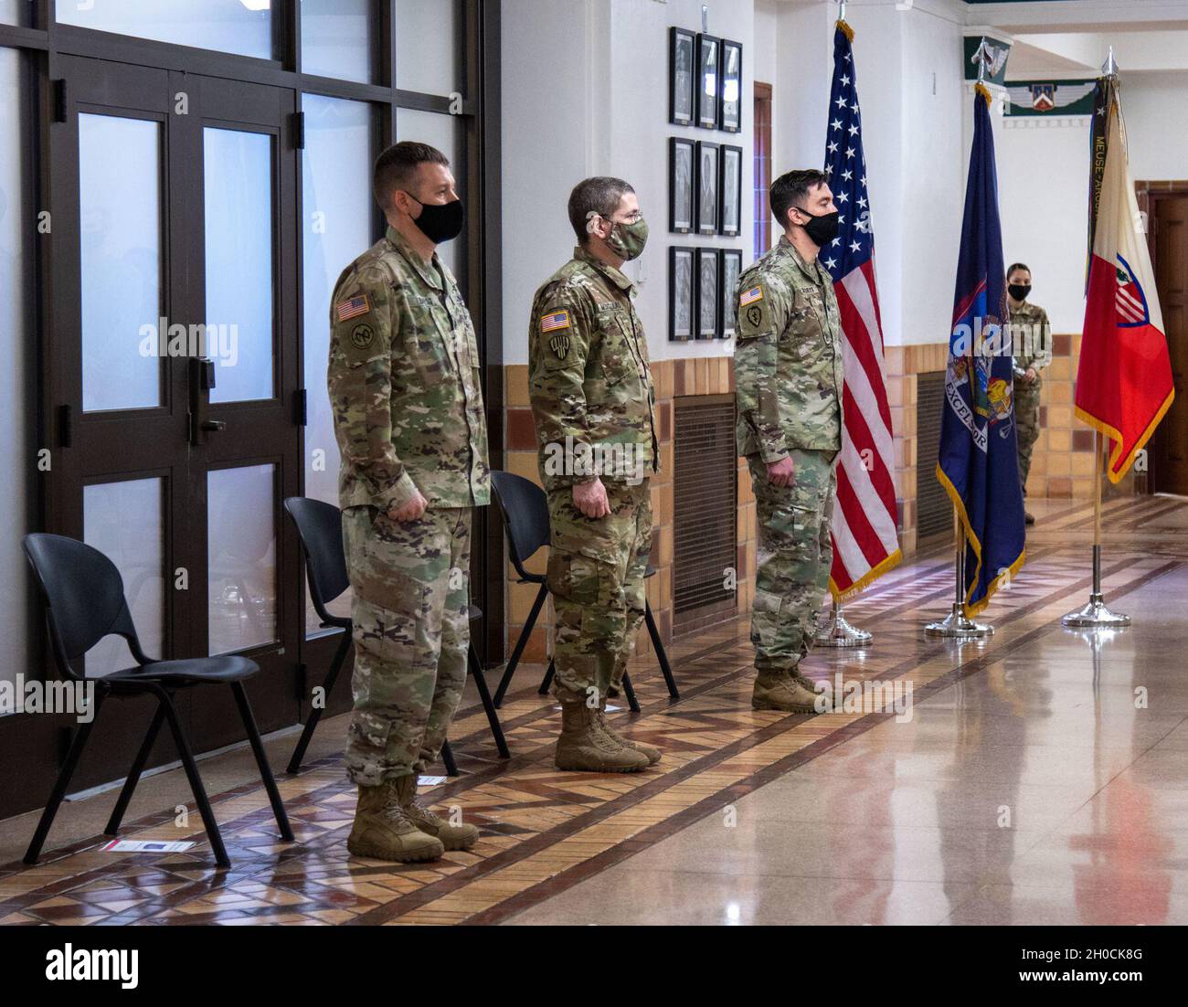 Le lieutenant-colonel Todd M. Balog, commandant sortant du 369e ...