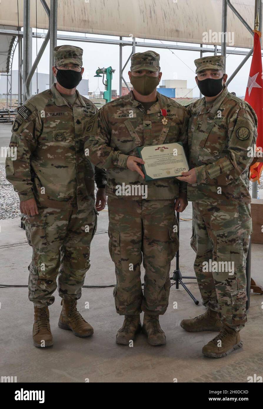 Le colonel Phillip Kiniery III, commandant de brigade de l'équipe de ...