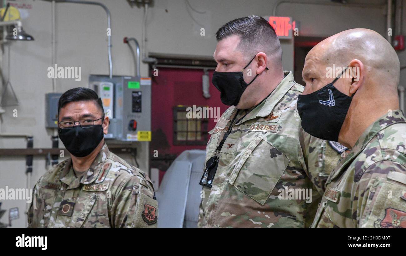 Sgt. MaîtreBrandon Tanaka, responsable de la section d'entretien des ...