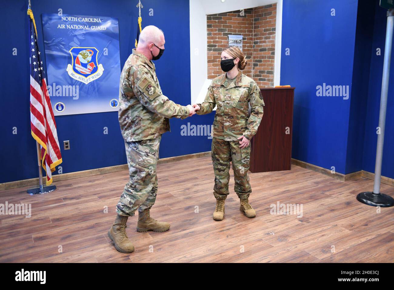 Le Brigadier-général de la Force aérienne des États-Unis Allan R. Cecil ...