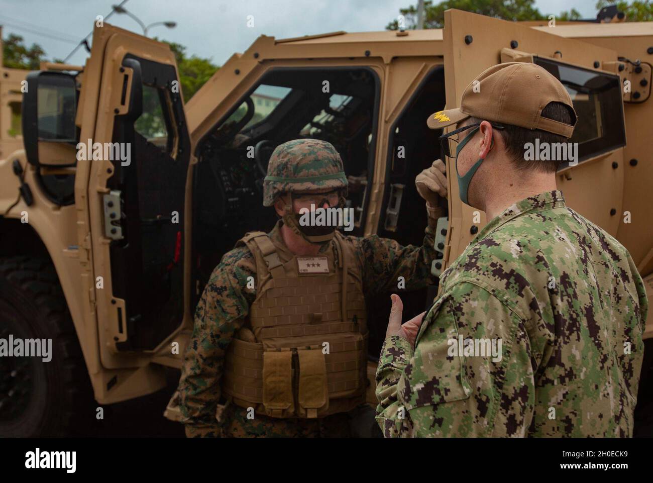 Le Lgén H. Stacy Clardy, commandant général de la troisième Marine ...