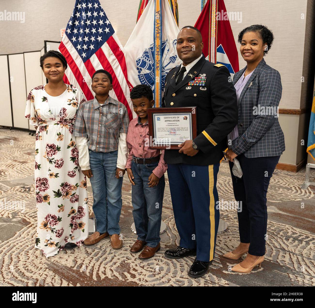 Le lieutenant-colonel George Bolton Jr., commandant du 2e Bataillon ...