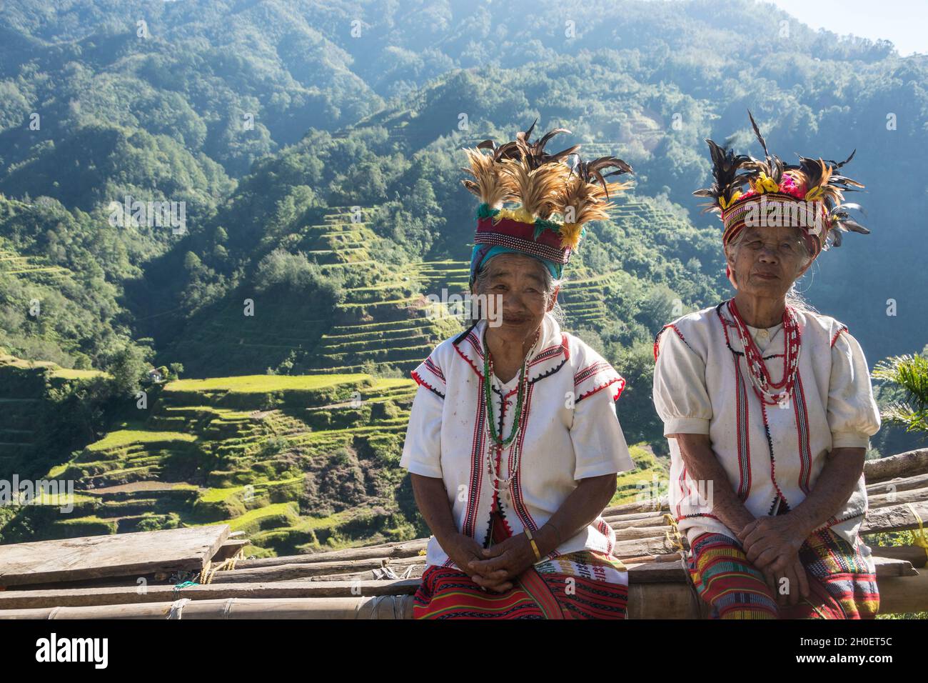 Women in traditional costume Banque de photographies et d’images à haute résolution - Alamy
