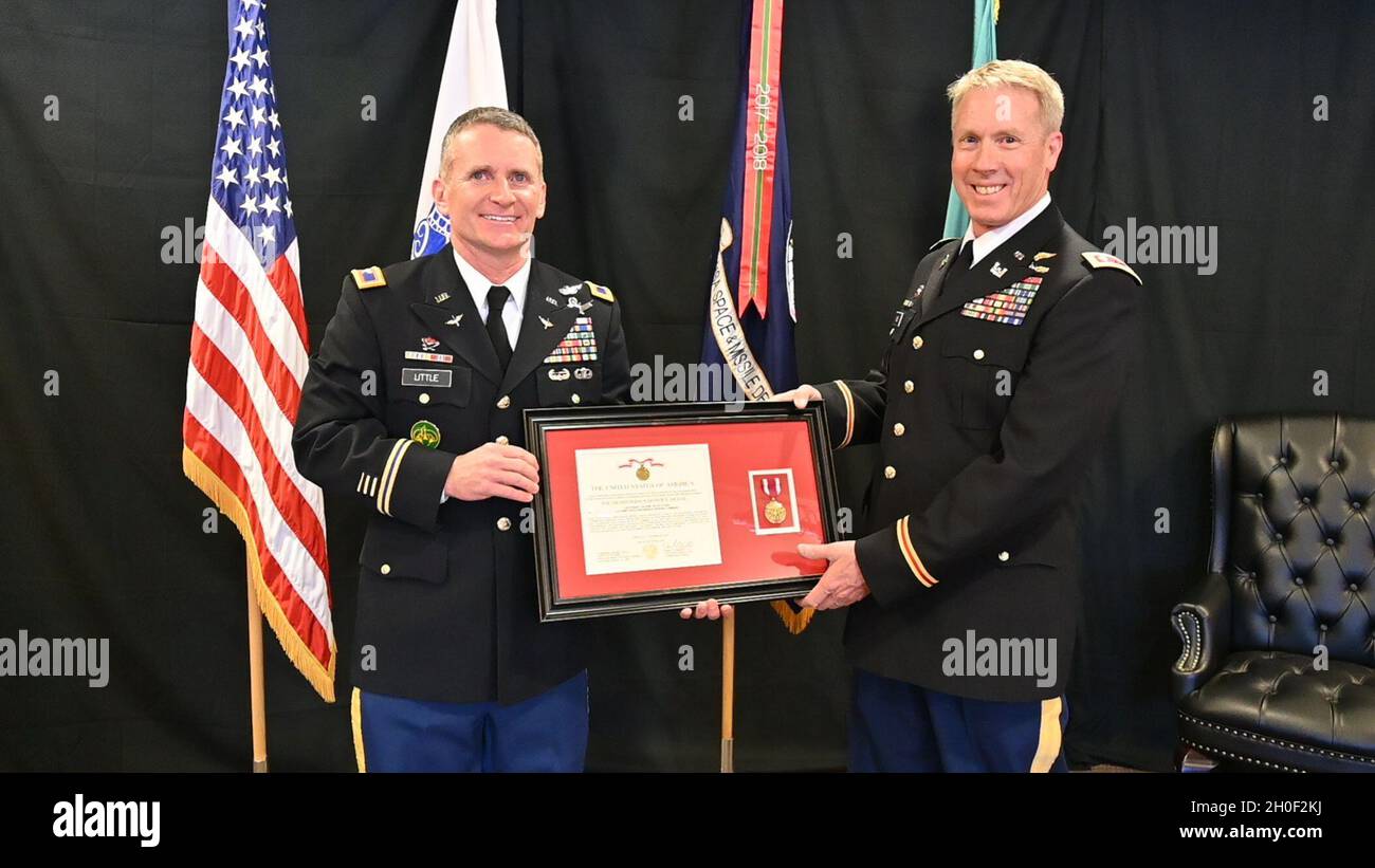 Le lieutenant-colonel Scott P. nos, officier des plans et des ...