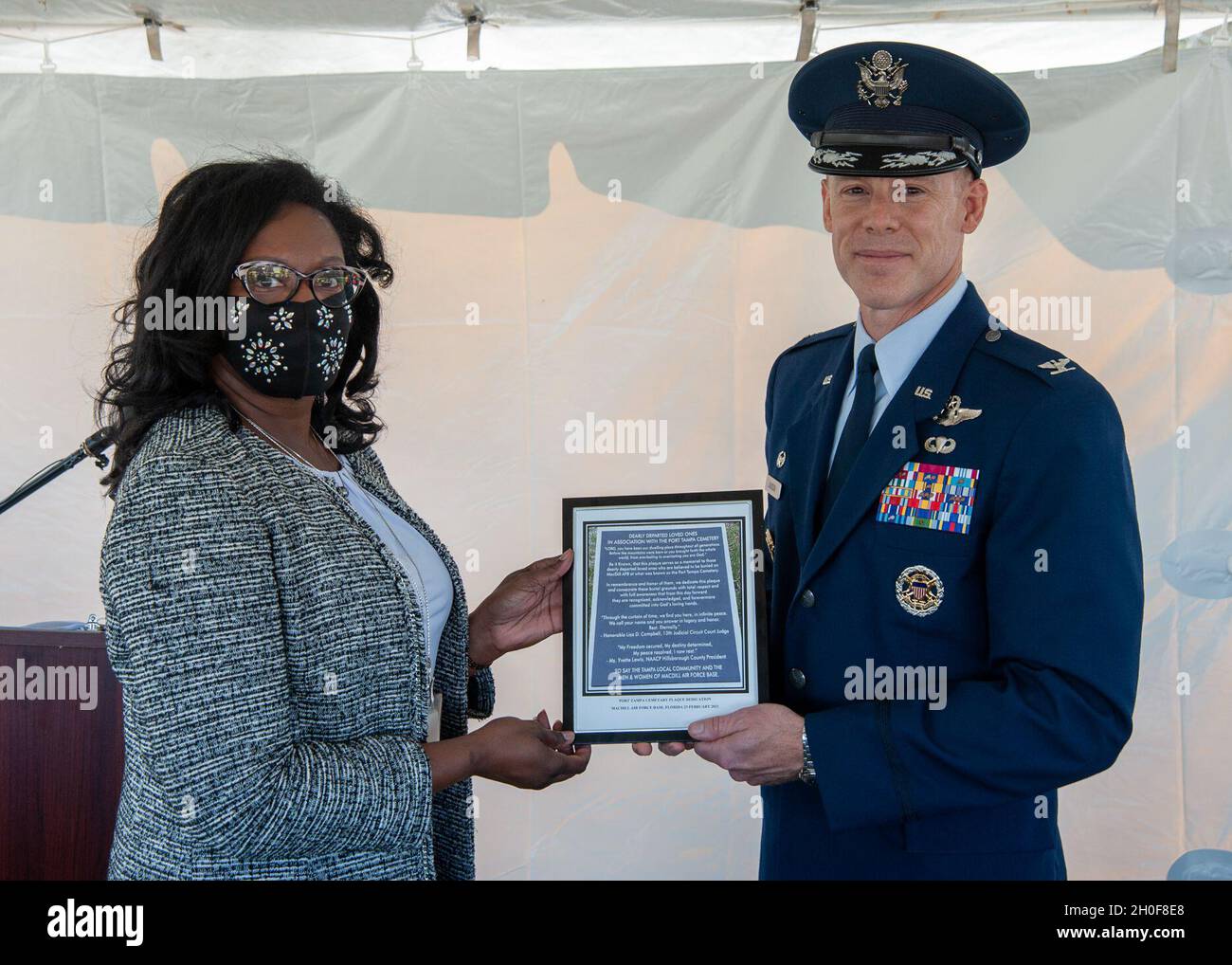 Le colonel Benjamin Jonsson de la U.S. Air Force, 6e commandant de l ...