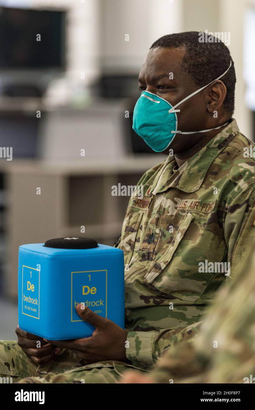 Le lieutenant-colonel Schneider Rislin, commandant du 436e Escadron des ...