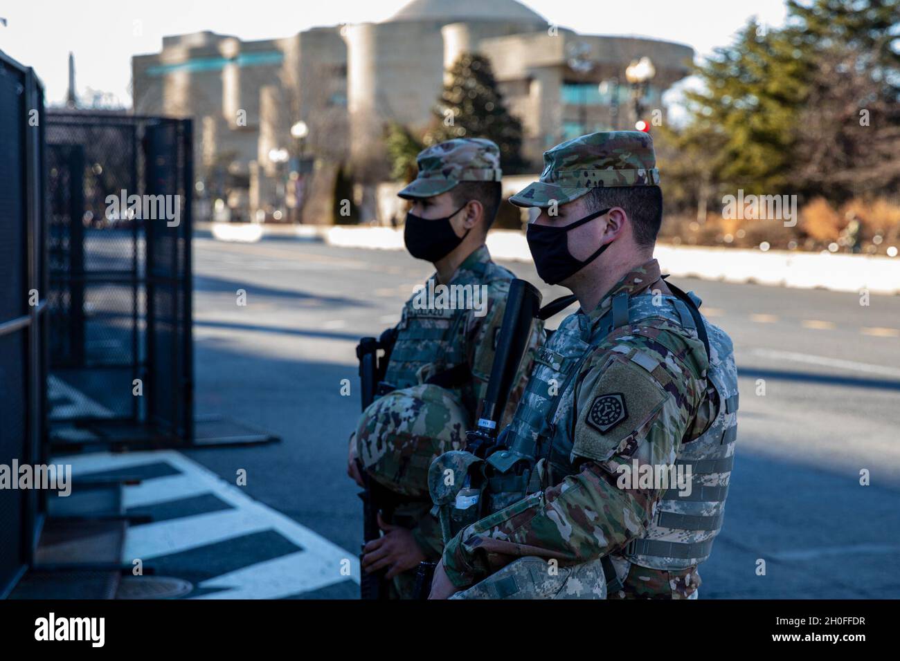 SPC de l'armée des États-Unis.Dominc Rubino, à droite, et SPC.Alexander ...