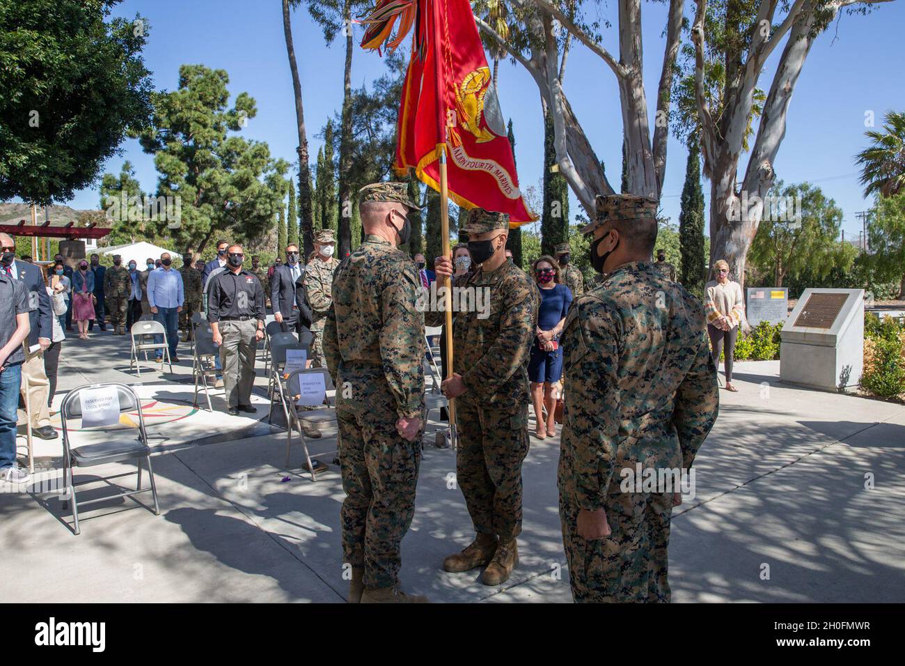 Le lieutenant-colonel Jared L. Reddinger, commandant entrant du 2e ...