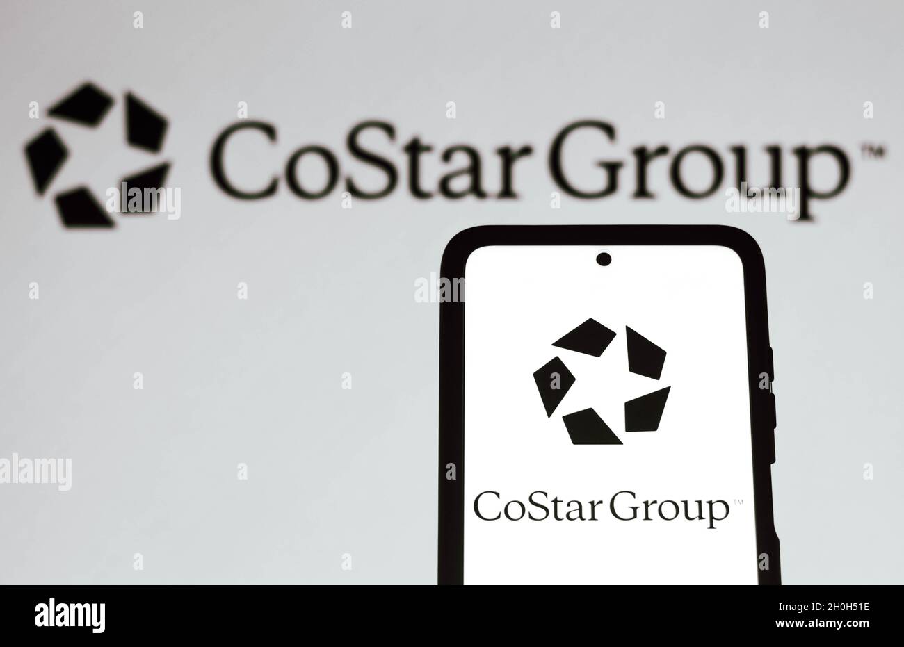 Dans cette illustration, le logo CoStar Group apparaît sur un ...