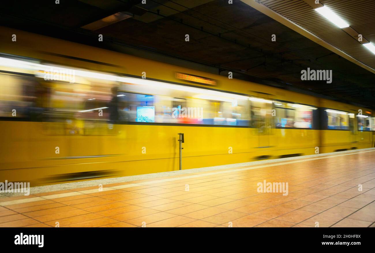 Metro station stuttgart germany Banque de photographies et d’images à ...