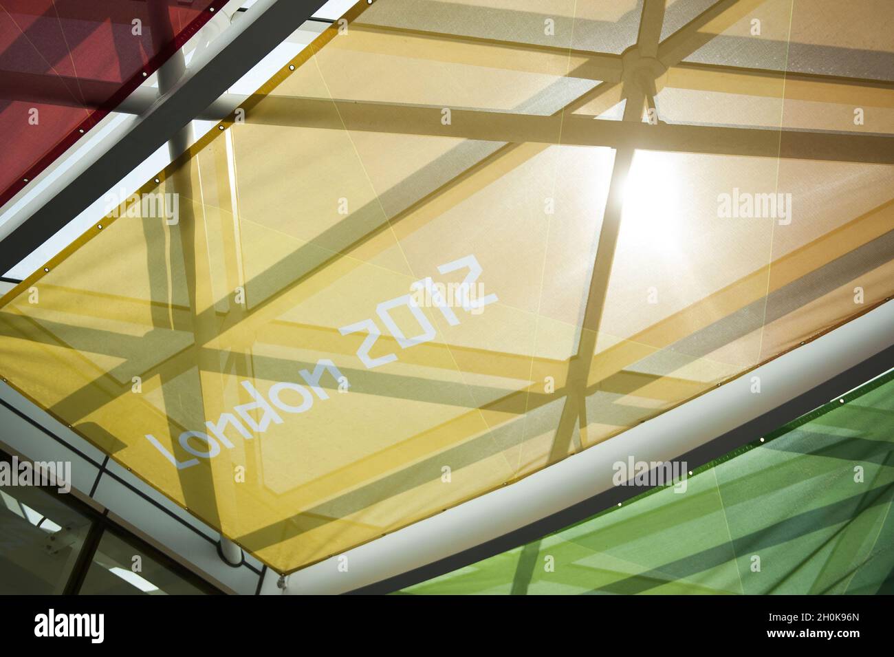 Vue générale des banderoles olympiques à la gare de Kings Cross St ...