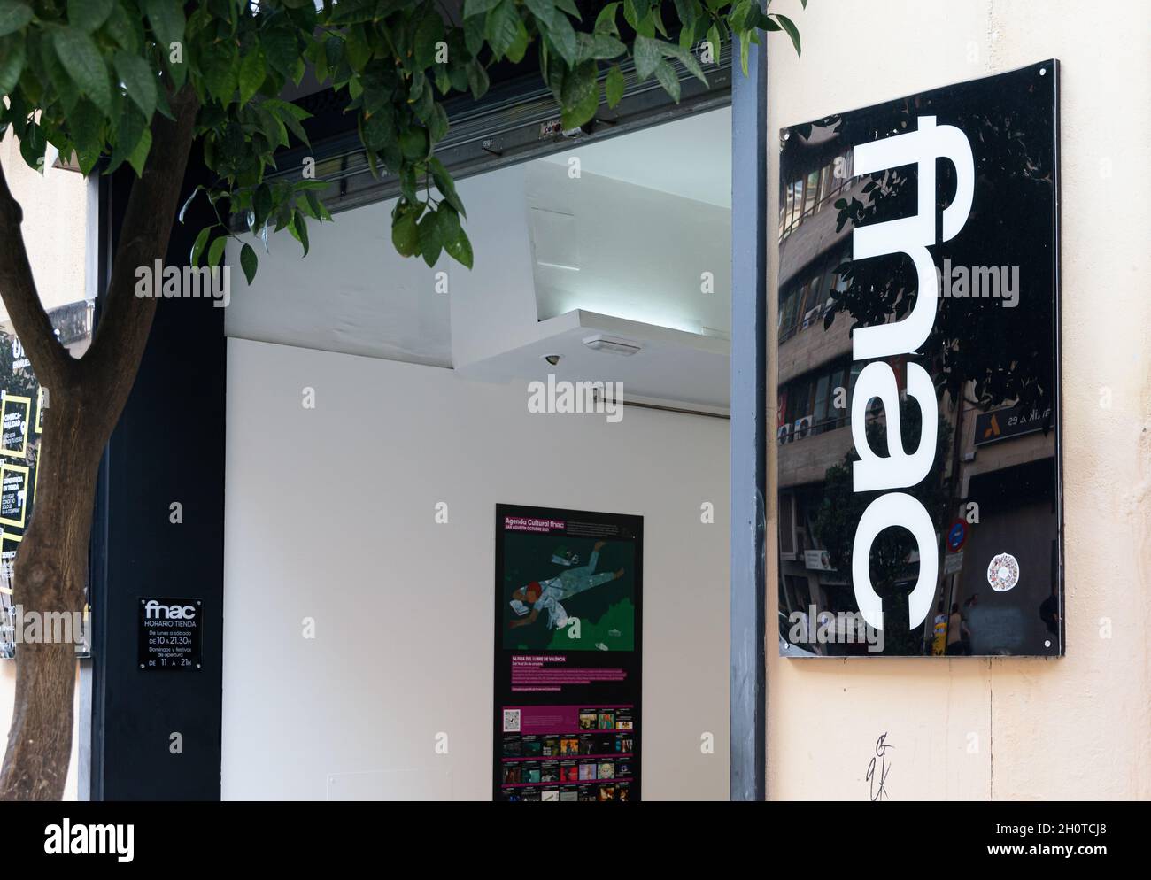 VALENCIA, ESPAGNE - OCTUBRE 14, 2021: Fnac est une grande chaîne de ...